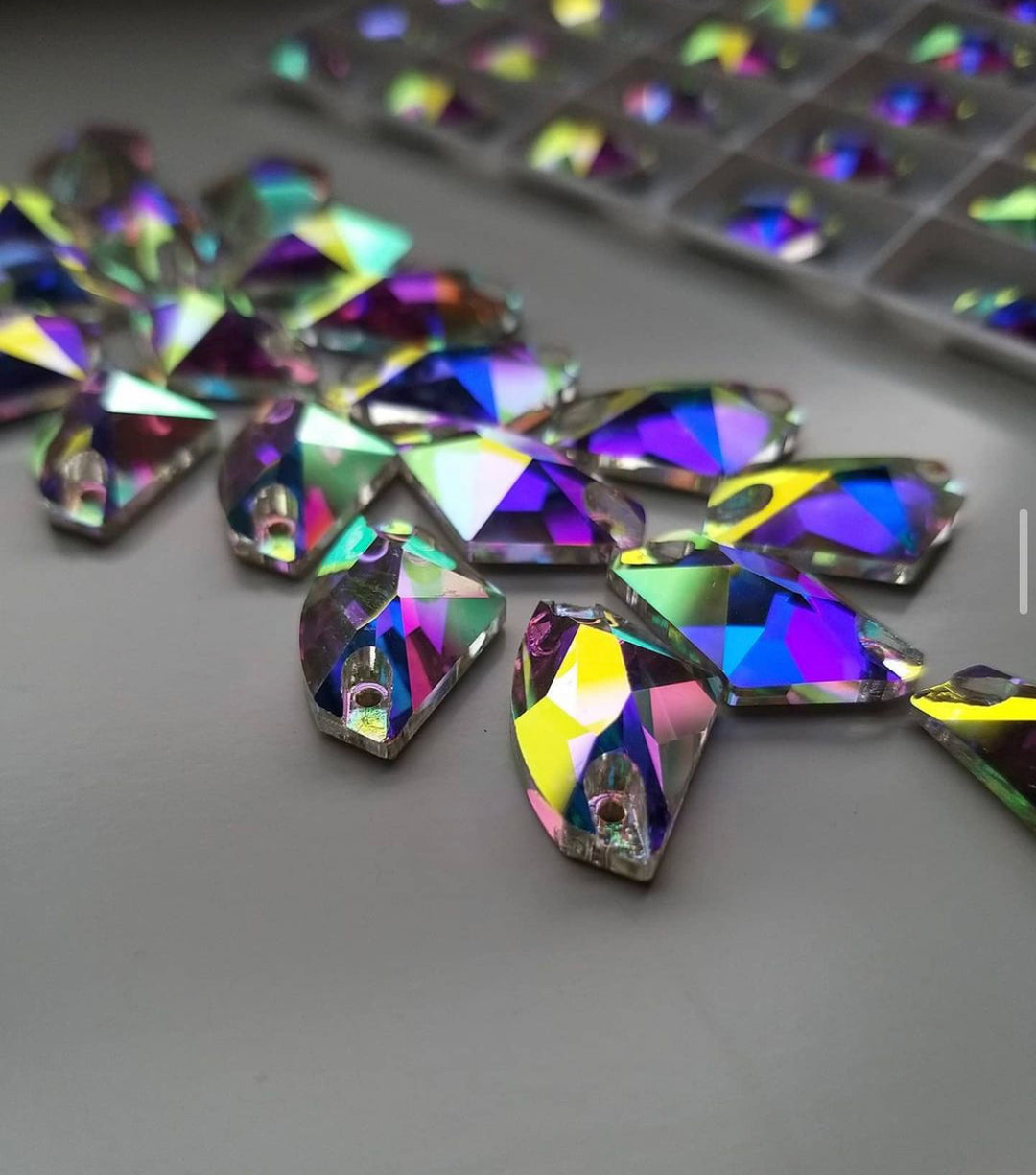 Althea strass fornitura strass termoadesivi e pietre da cucire.